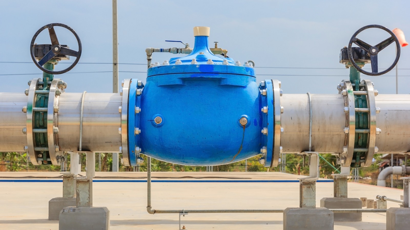 Predictive and Prescriptive Analytics to Reshape Water Distribution ...